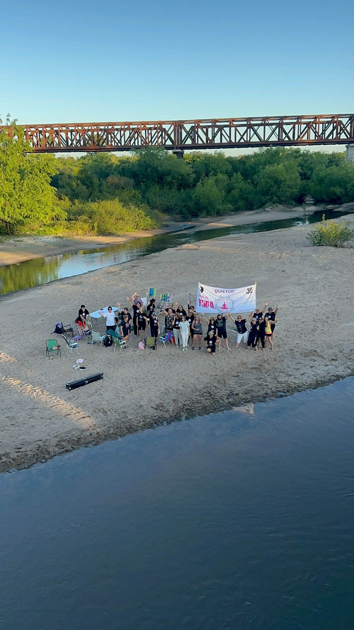 Gobierno de Durazno - Yoga en espacios naturales: una experiencia junto al río Yi